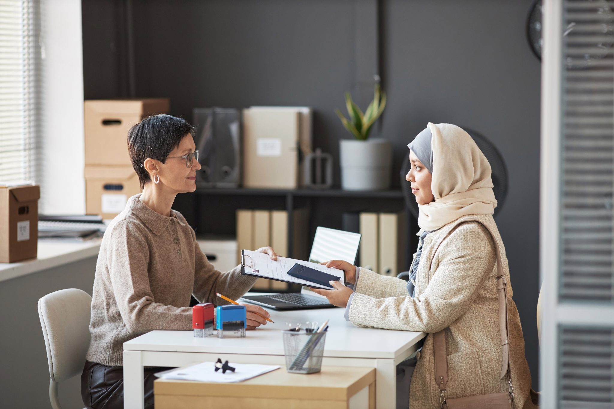 7 Cara Pinjam Uang di Bank Syariah Tanpa Jaminan, Proses Cepat