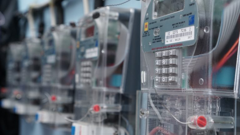 3 Cara Cek Nomor Token Listrik di Meteran, Gampang Banget! - Tuwaga