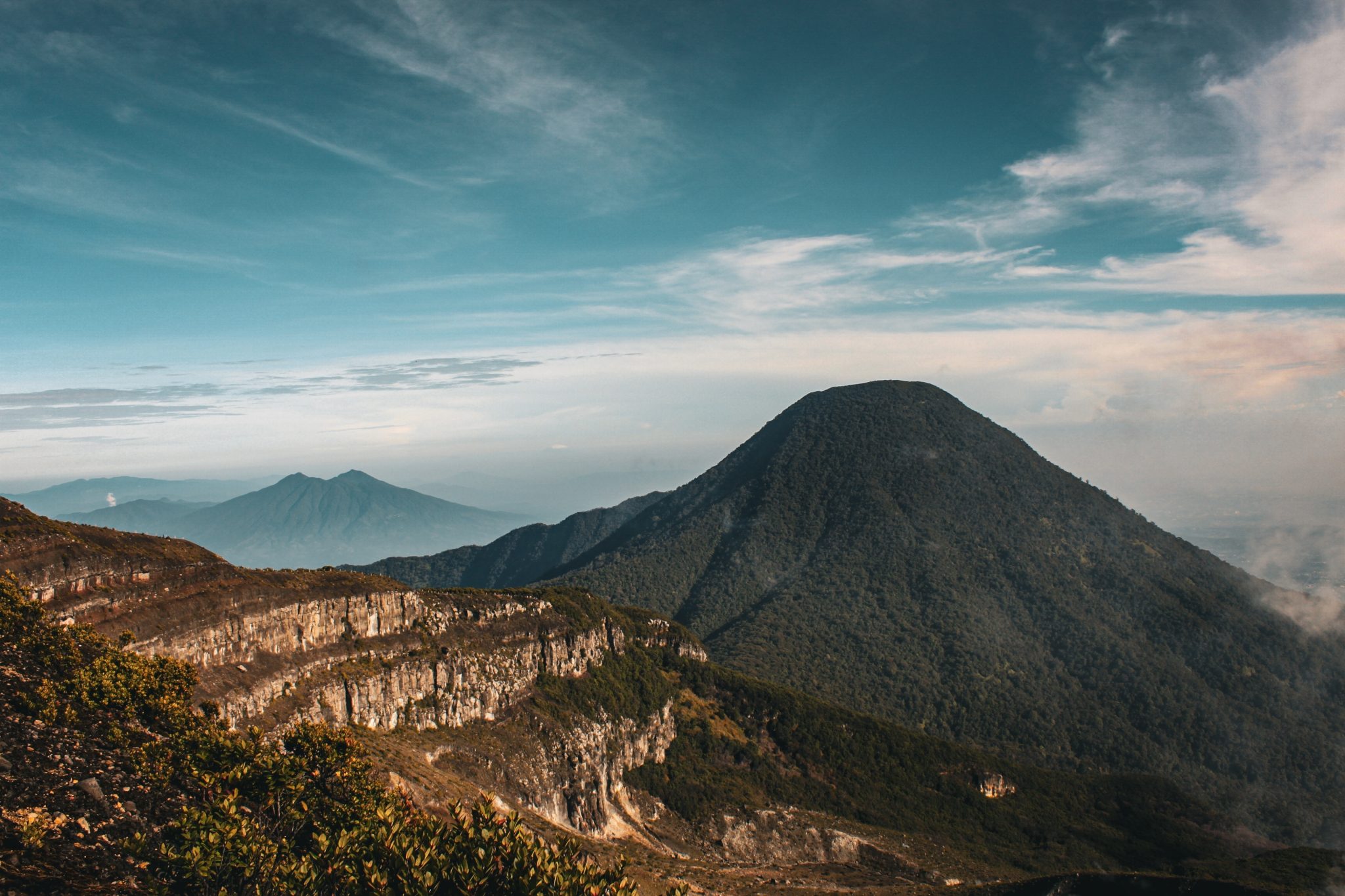 Gunung Gede Via Putri: Jalur, Estimasi Waktu & Biaya Pendakian - Tuwaga
