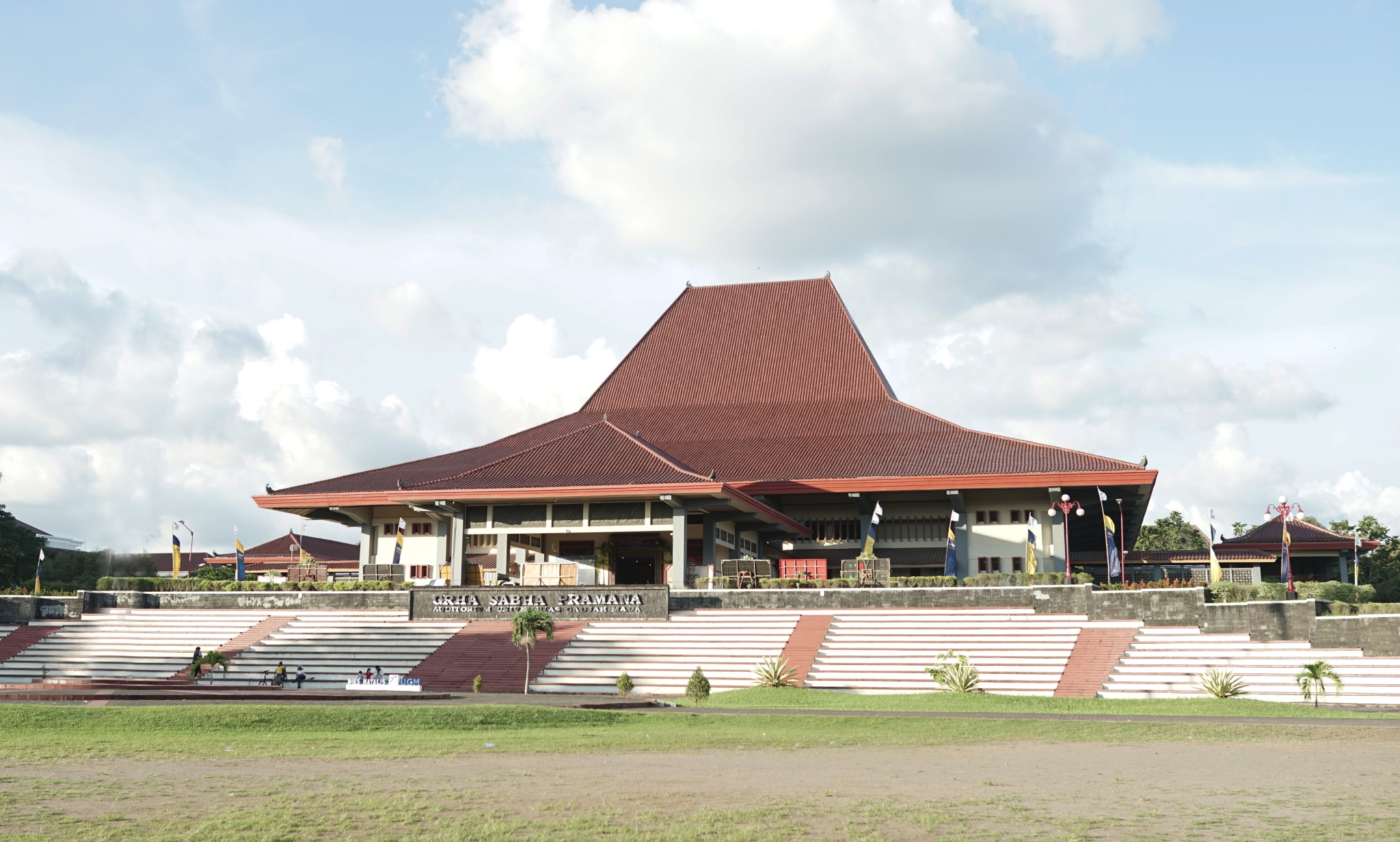 Biaya UKT Universitas Negeri Termahal 2025, Siap-siap Bayar! - Tuwaga